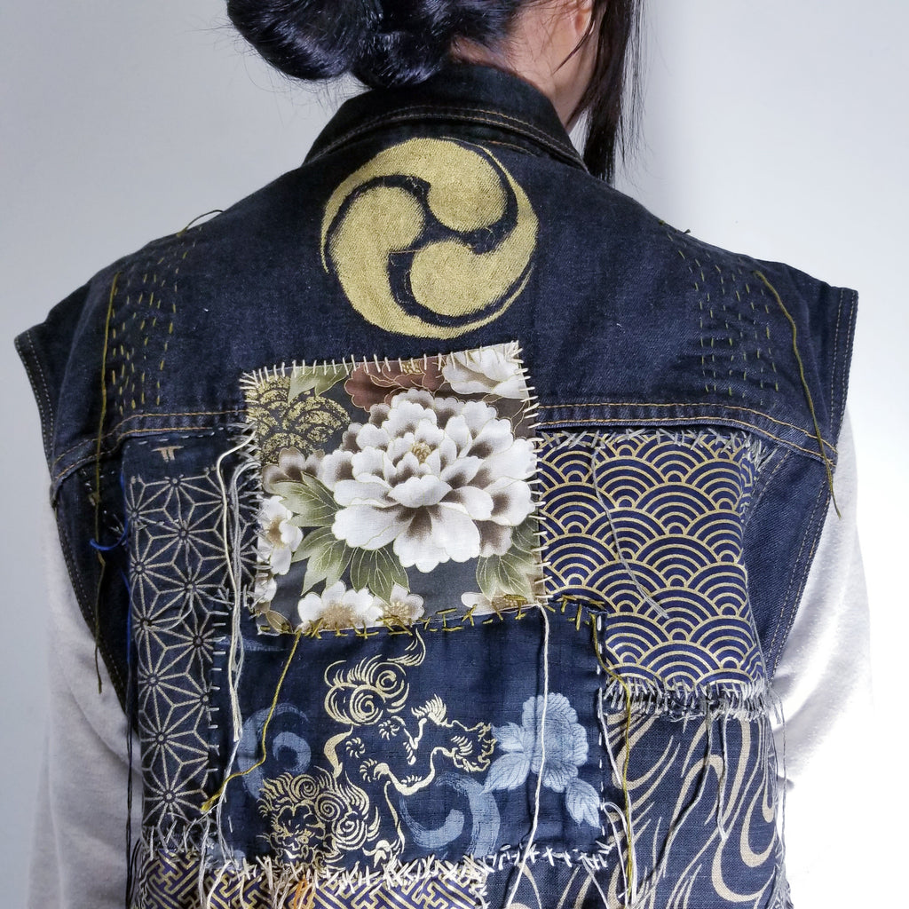 Golden Foo Dog Lion Handstitched Sashiko Retro Patchwork Vest - Siamurai